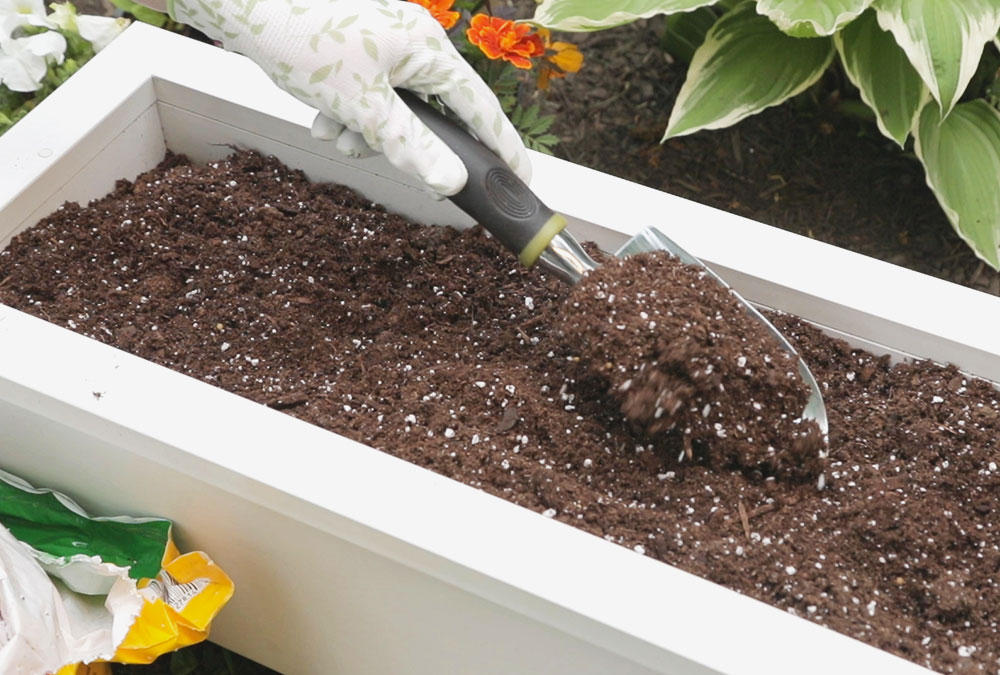 LiveAbode - DIY Flower Box
