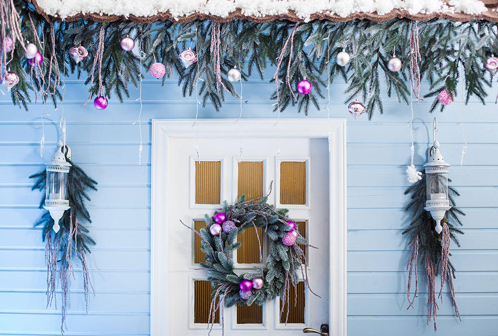Decking Out Your Door for the Holidays - LiveAbode